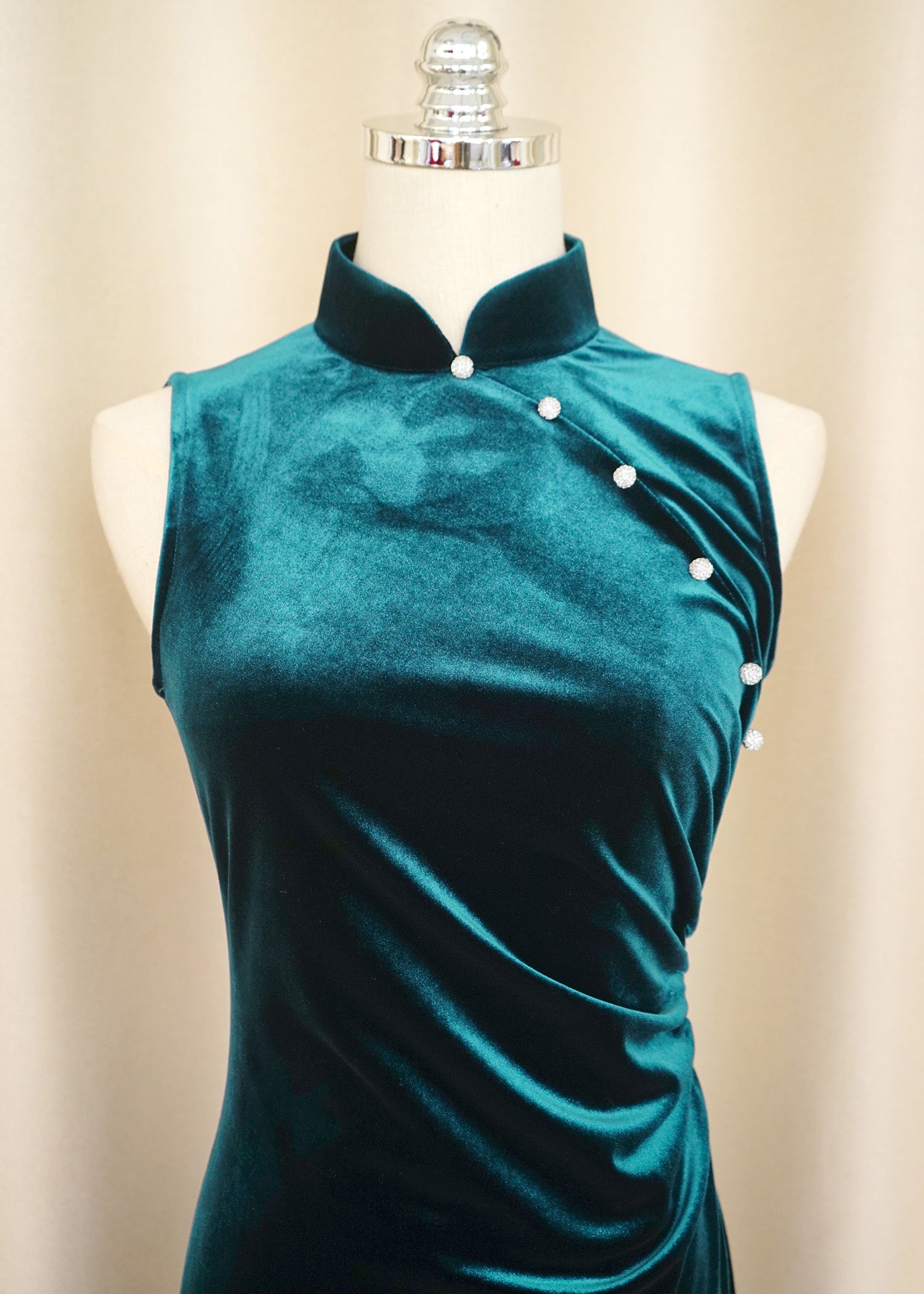 Hellebores Open Back Velvet Qipao (Peacock Blue) – Qipology